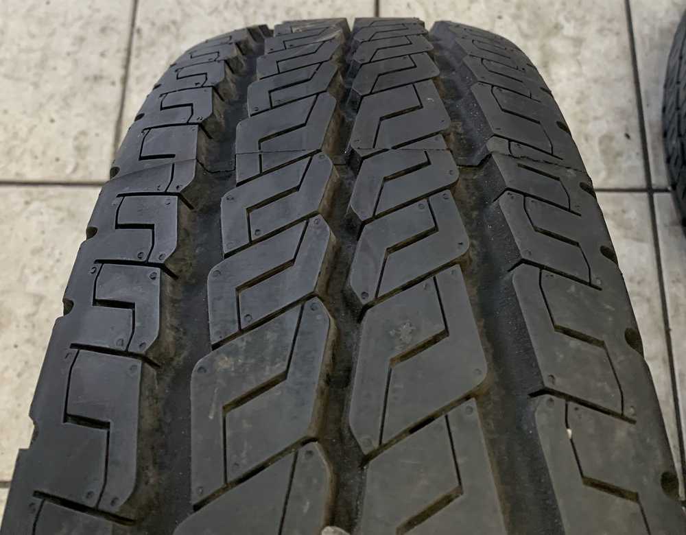 Continental VancoCamper 225/75 R16 116R - Pneucentrum Bílina