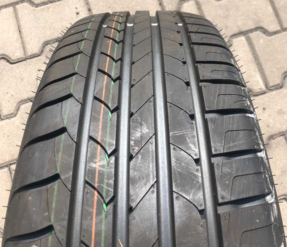 Goodyear EfficientGrip 215/60 R16 95H - Pneucentrum Bílina